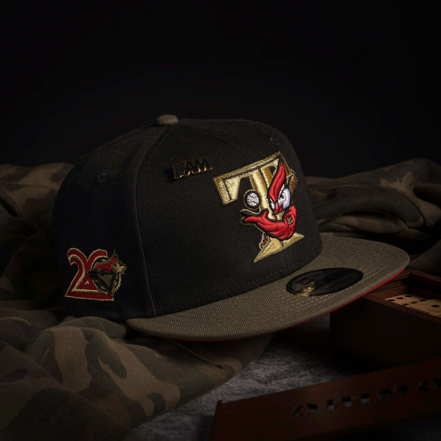 NEW ERA 9FIFTY MLB TORONTO BLUE JAYS 20TH ANNIVERSARY TWO TONE / SCARLET UV SNAPBACK CAP ...