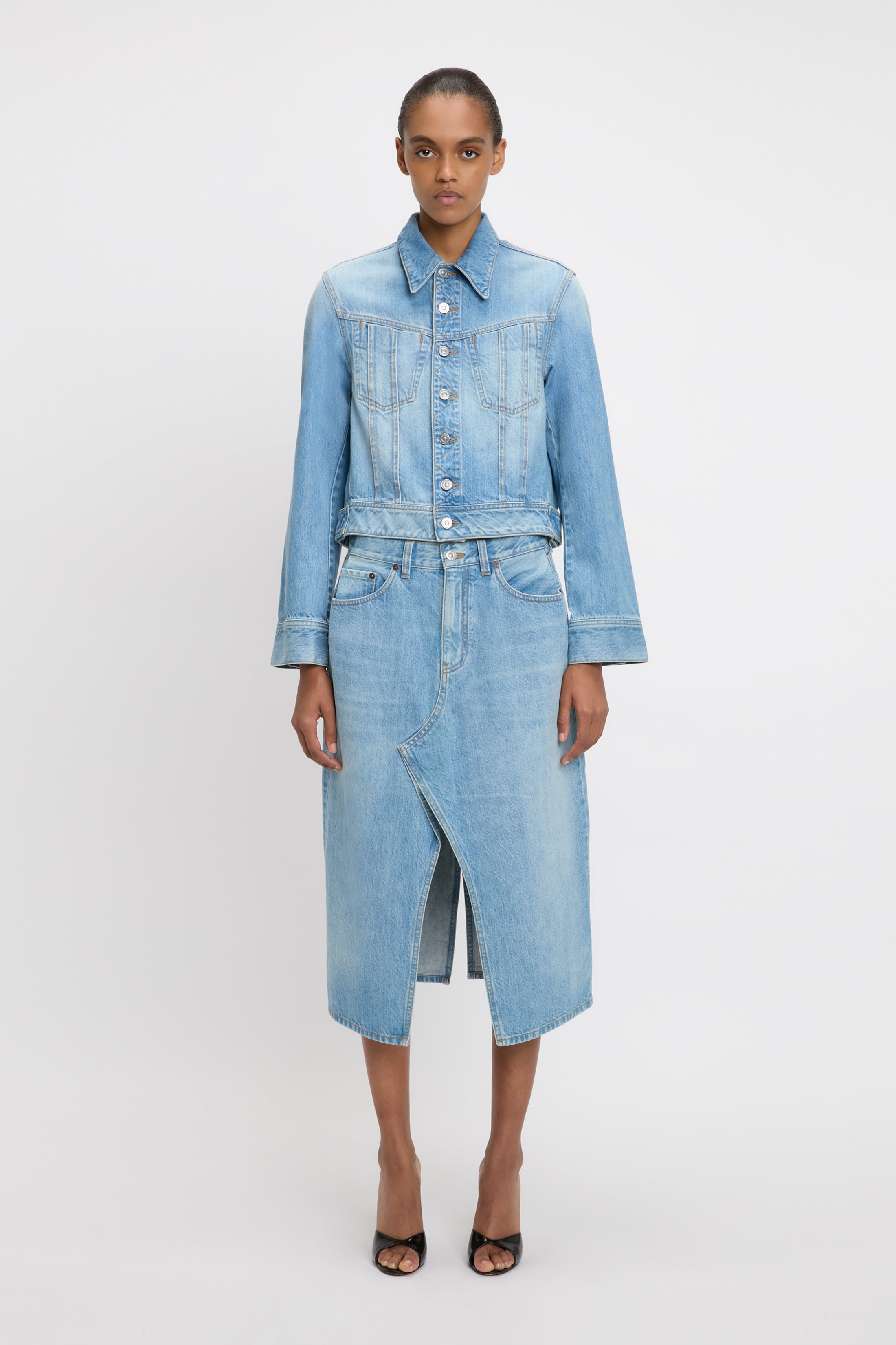 Denim Jacket In Light Blue Wash - Borderfree