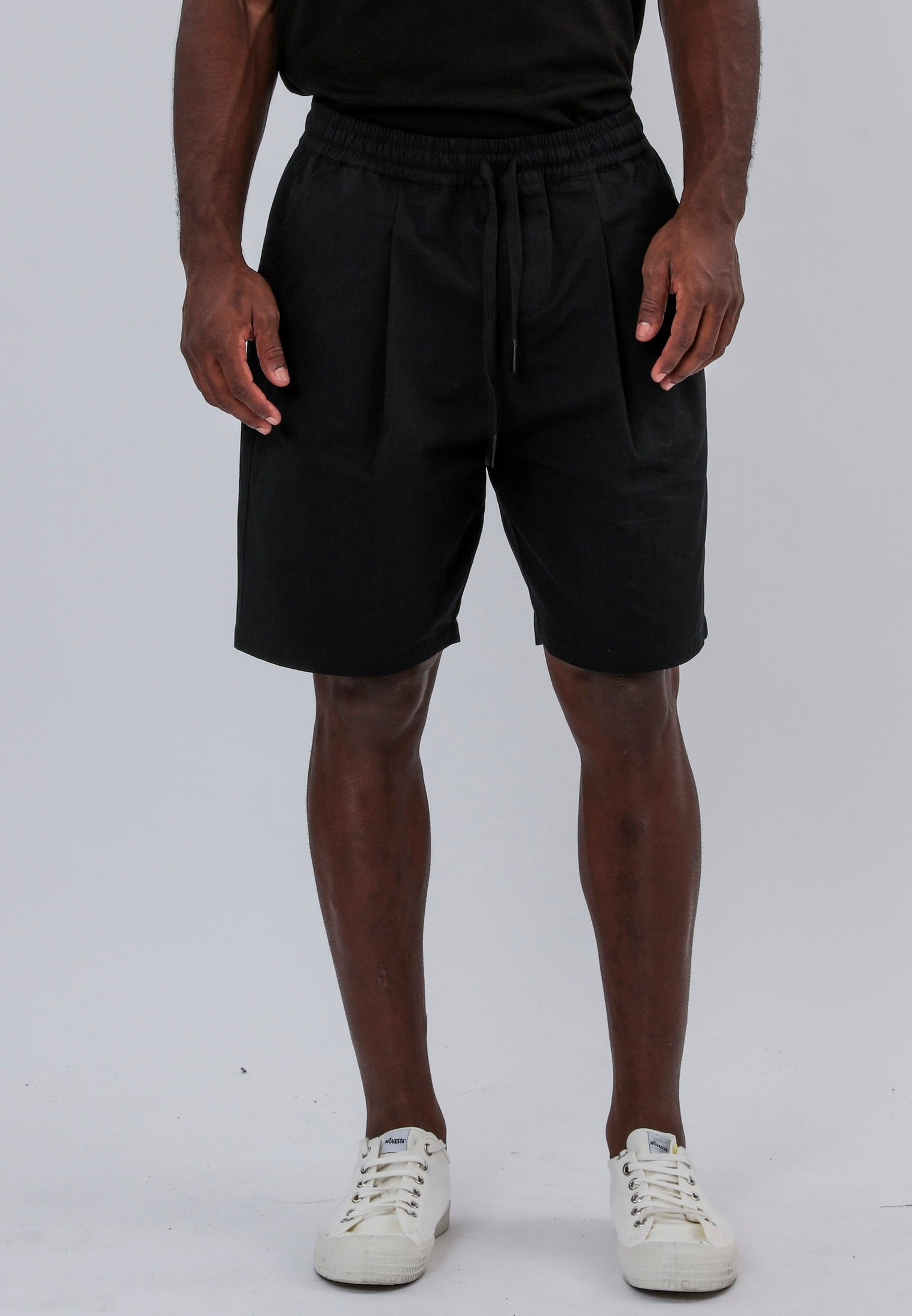 PLEATED SHORTS JET BLACK - Borderfree