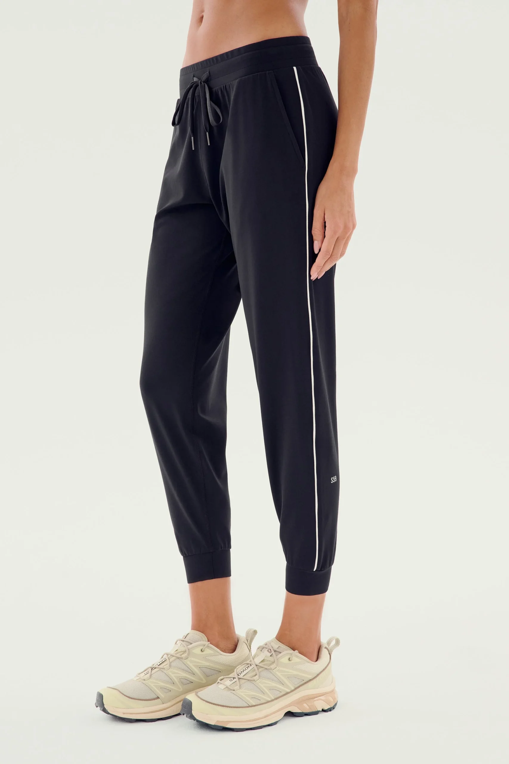 Airweight Jogger 7/8 with Piping - Black/White - Borderfree
