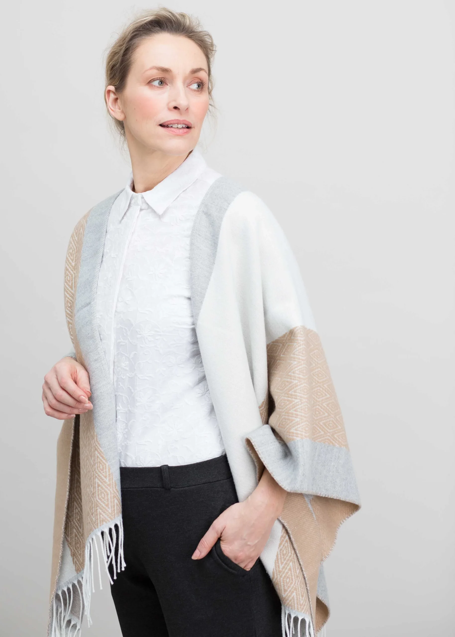 Lottie Knitted Wrap - Borderfree