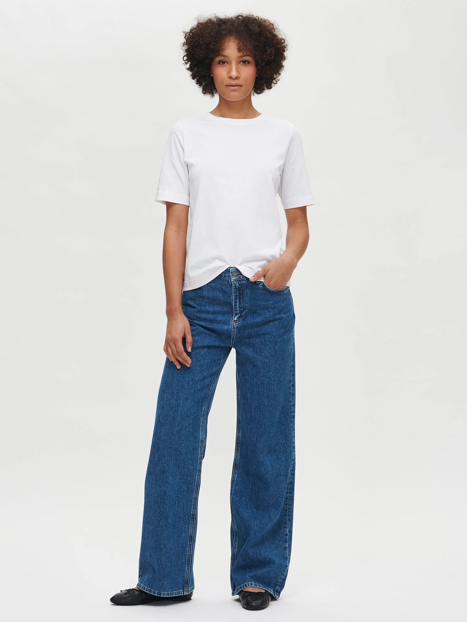 NORMI T-Shirt - White - Borderfree