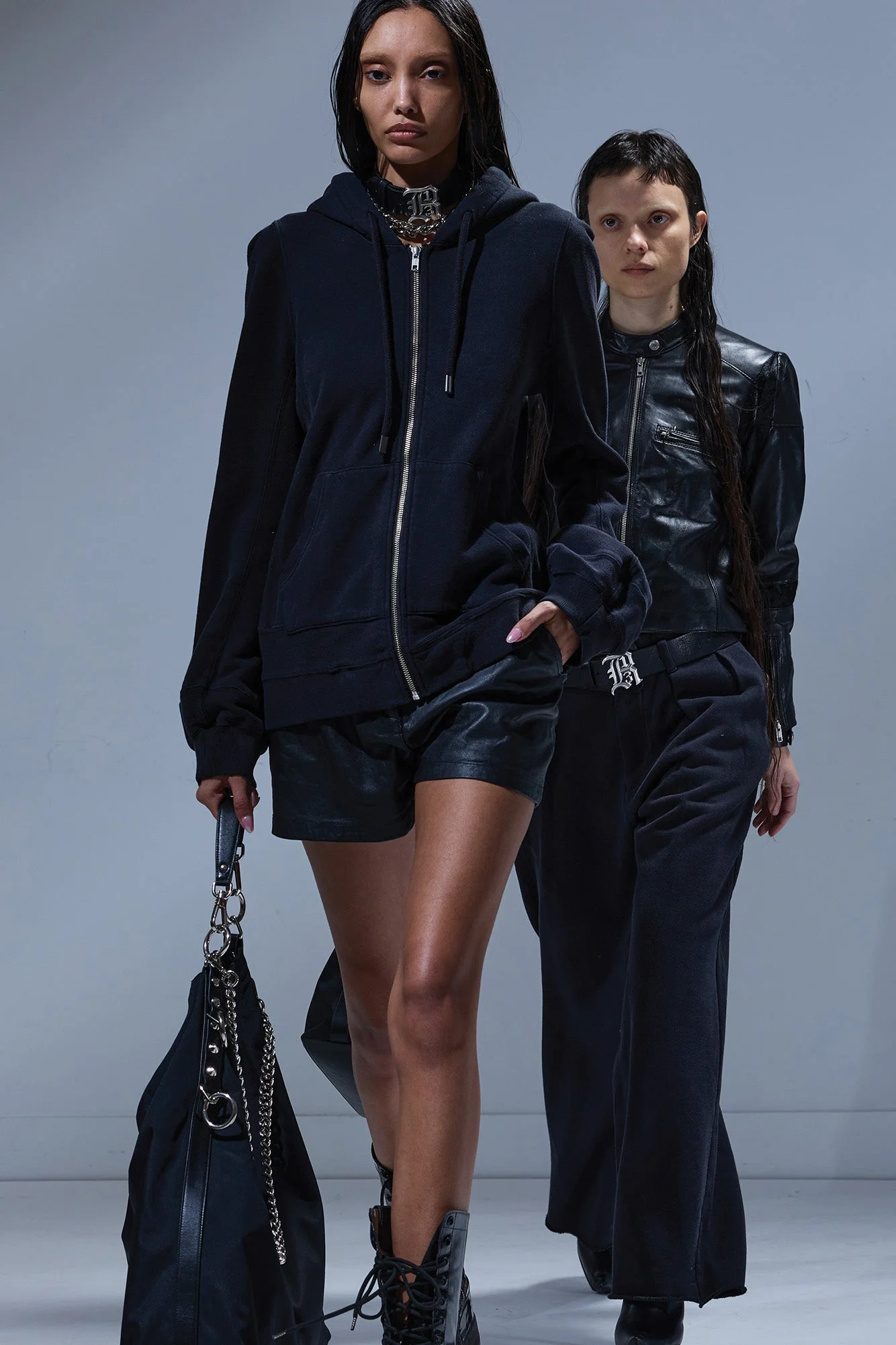 ELONGATED HOODIE - BLACK - Borderfree